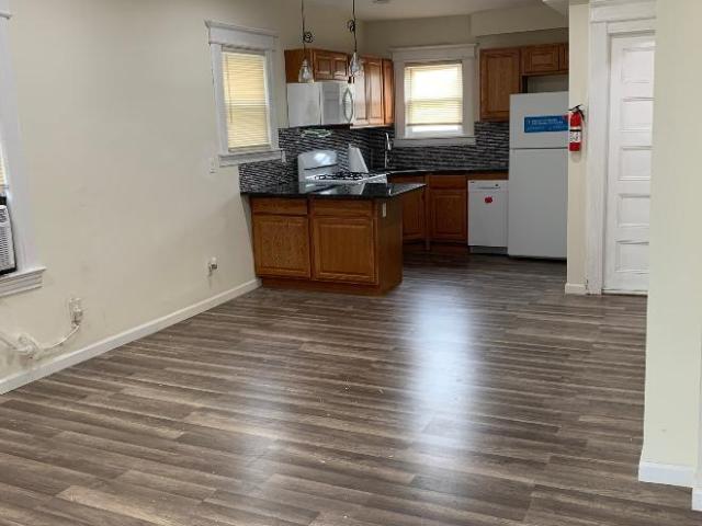 2 Br, 2 bath, Condo 156 Beach St