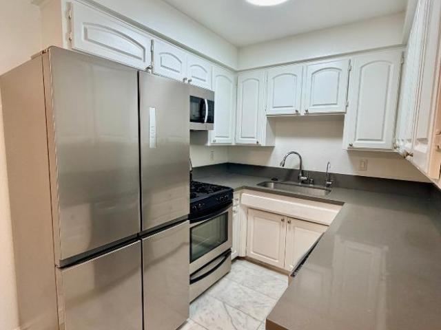 2 Br, 2 bath, Condo 1595 E Chevy Chase Dr