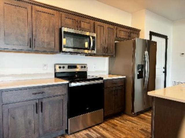 2 Br, 2 bath, Condo 1595 25th Ave