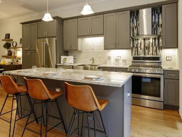 2 Br, 2 bath, Condo 15 S Aberdeen St