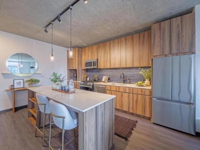 2 Br, 2 bath, Condo 1601 W Lake St