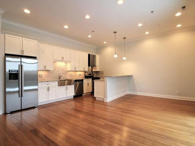 2 Br, 2 bath, Condo 1601 W Warren Blvd