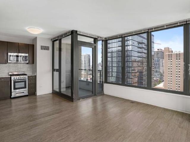 2 Br, 2 bath, Condo 160 W Superior St