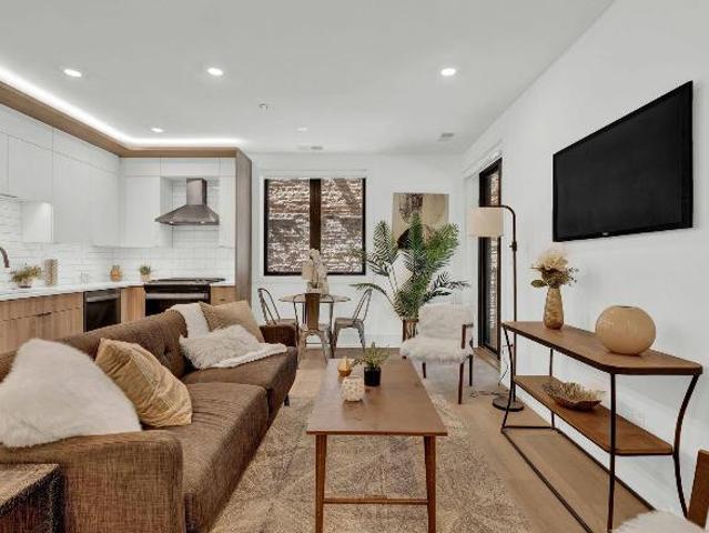 2 Br, 2 bath, Condo 1613 W Belmont Avenue