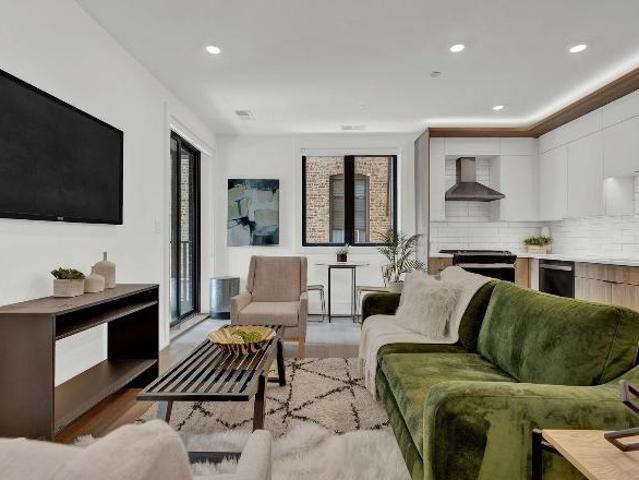 2 Br, 2 bath, Condo 1613 W Belmont Avenue