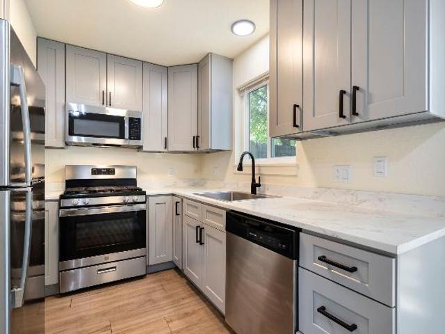 2 Br, 2 bath, Condo 1624 Banyan Dr
