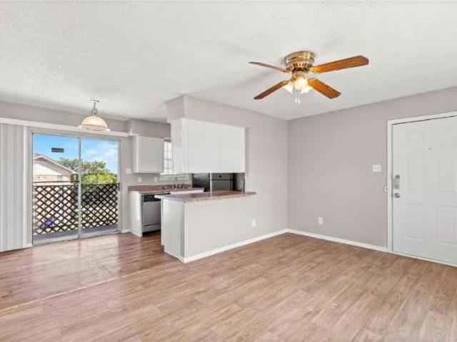 2 Br, 2 bath, Condo 1625 Mary K Ln