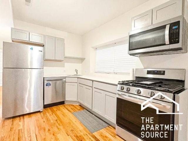 2 Br, 2 bath, Condo 1638 West 18th Pl