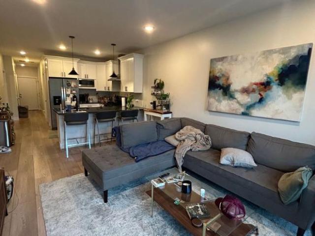 2 Br, 2 bath, Condo 1646 W Belmont Ave