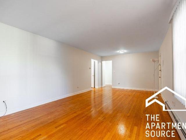 2 Br, 2 bath, Condo 1643 W Sherwin