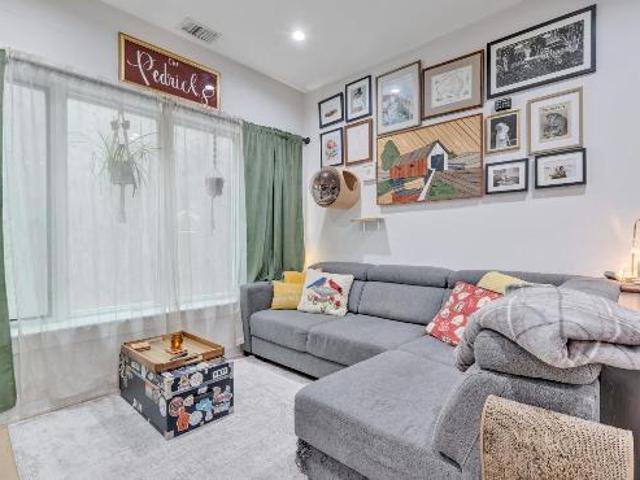 2 Br, 2 bath, Condo 1658 K St NE