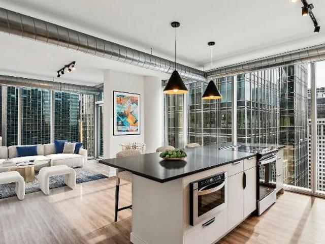 2 Br, 2 bath, Condo 165 W Kinzie Ave