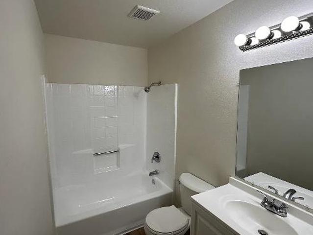 2 Br, 2 bath, Condo 1675 W Pampas Lane