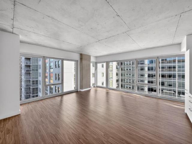 2 Br, 2 bath, Condo 167 N Desplaines