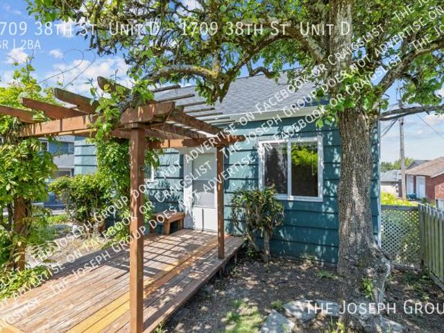2 Br, 2 bath, Condo 1709 38th St