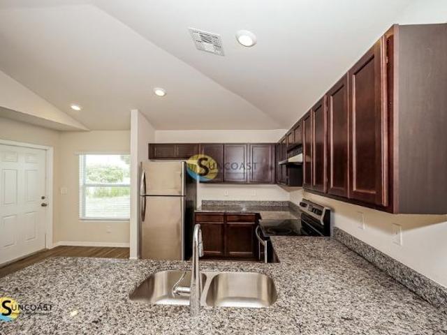 2 Br, 2 bath, Condo 17166 Thompson Ave