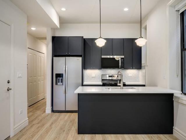 2 Br, 2 bath, Condo 1710 W Belmont