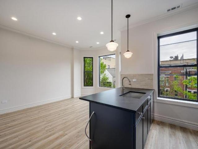 2 Br, 2 bath, Condo 1710 W Belmont Avenue