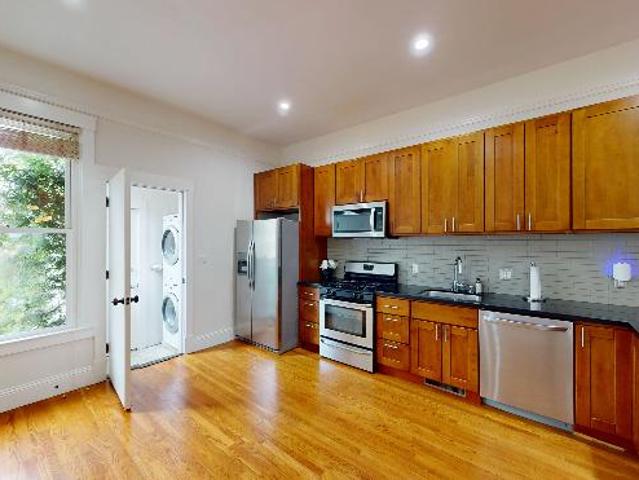 2 Br, 2 bath, Condo 1728 Waller St