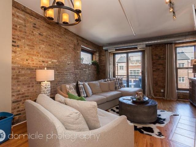 2 Br, 2 bath, Condo 1735 W Diversey