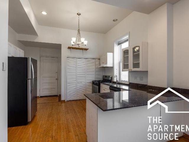 2 Br, 2 bath, Condo 1759 W Superior