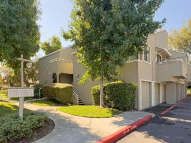 2 Br, 2 bath, Condo 1751 Braddock Ct