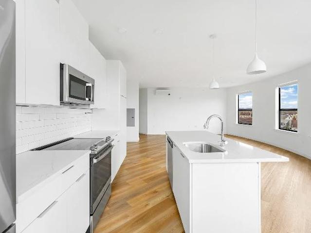 2 Br, 2 bath, Condo 175 W 7th St