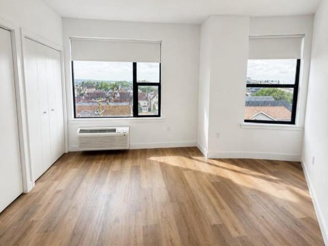 2 Br, 2 bath, Condo 175 W 7th St