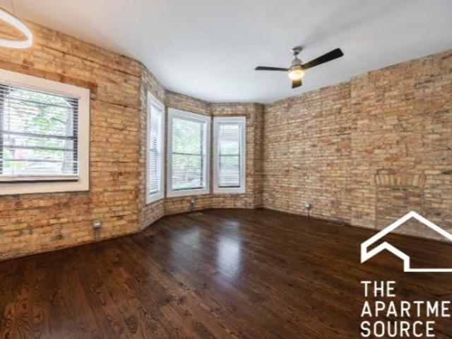 2 Br, 2 bath, Condo 1760 West Montrose Ave