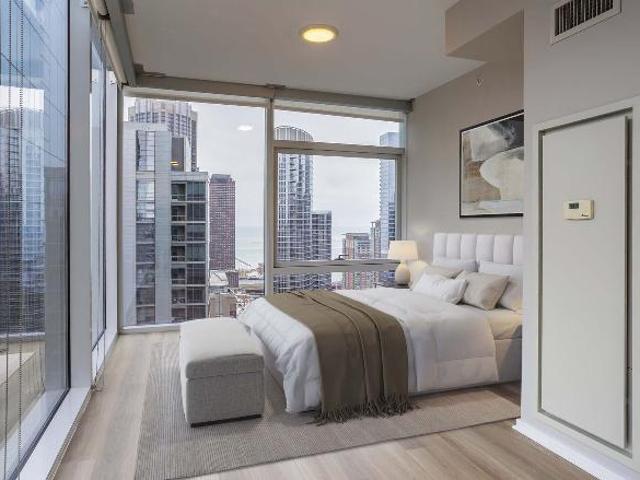 2 Br, 2 bath, Condo 177 E Illinois St