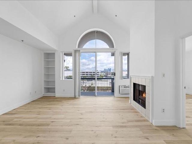 2 Br, 2 bath, Condo 1785 Beloit Ave