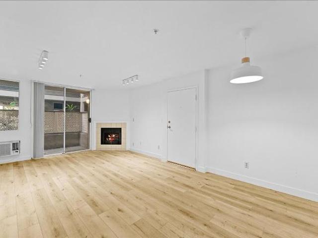 2 Br, 2 bath, Condo 1785 Beloit Ave