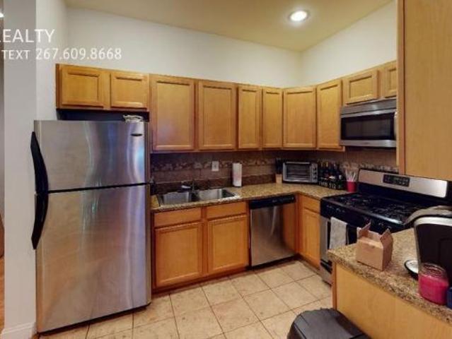 2 Br, 2 bath, Condo 1805 Carpenter Street
