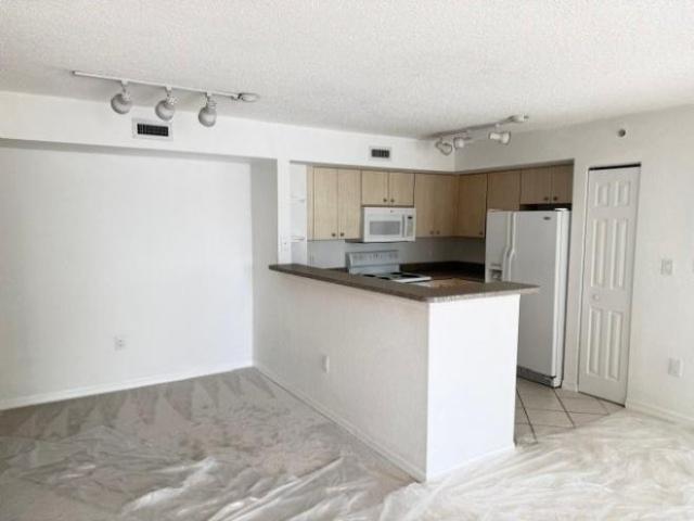 2 Br, 2 bath, Condo 1801 N Flagler Dr