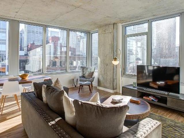 2 Br, 2 bath, Condo 180 North Desplaines St