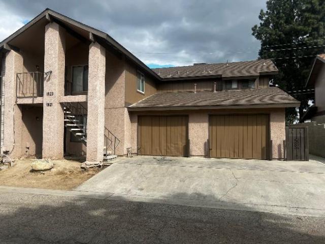 2 Br, 2 bath, Condo 1823 W Whitendale Ave