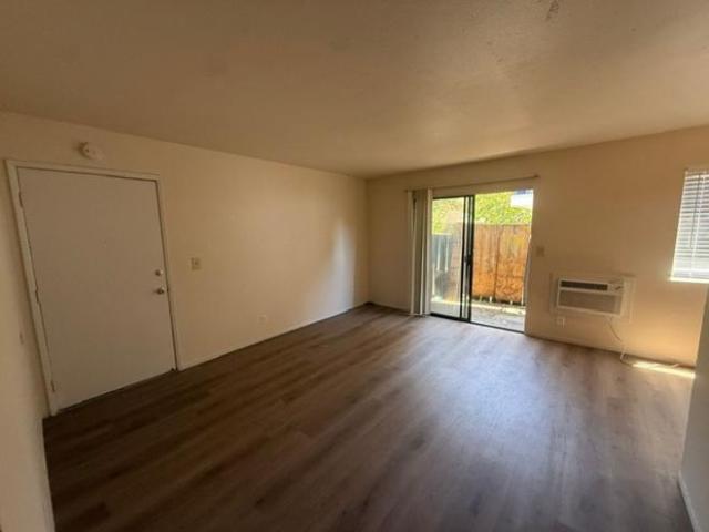 2 Br, 2 bath, Condo 1835 Robin Ln
