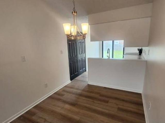 2 Br, 2 bath, Condo 1836 N Queensbridge Cir