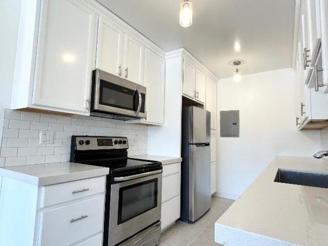 2 Br, 2 bath, Condo 1849 S Bentley Ave