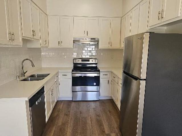 2 Br, 2 bath, Condo 1860 N Mariposa Ave
