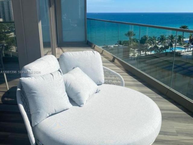 2 Br, 2 bath, Condo 18975 Collins Ave