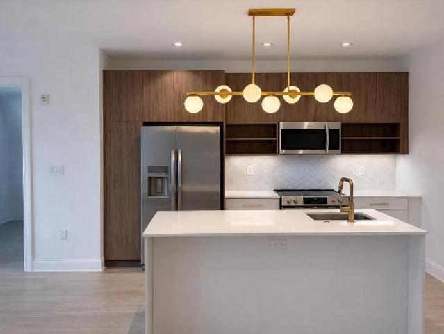 2 Br, 2 bath, Condo 18 E Lancaster Avenue