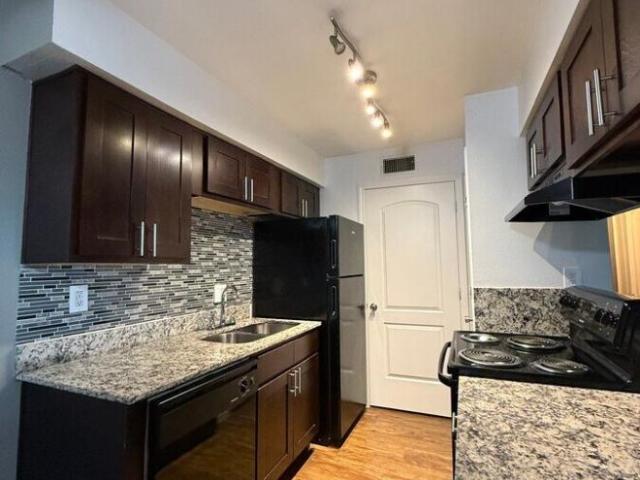 2 Br, 2 bath, Condo 1901 Lakeview Cir