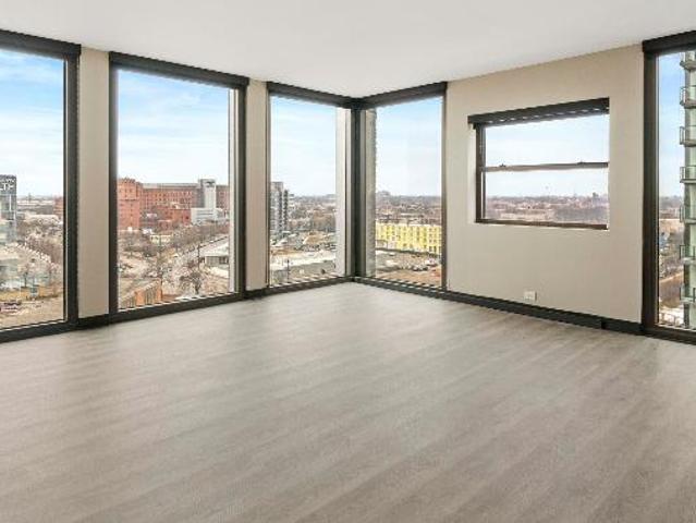 2 Br, 2 bath, Condo 1912 W Odgen Ave