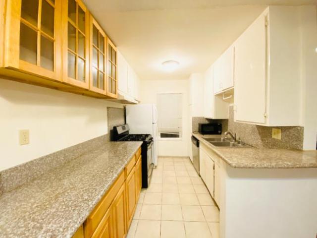 2 Br, 2 bath, Condo 1913 Overland Ave