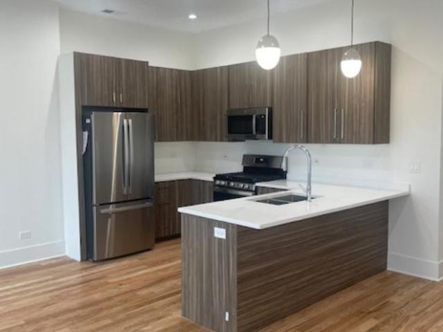 2 Br, 2 bath, Condo 1922 N Kedzie