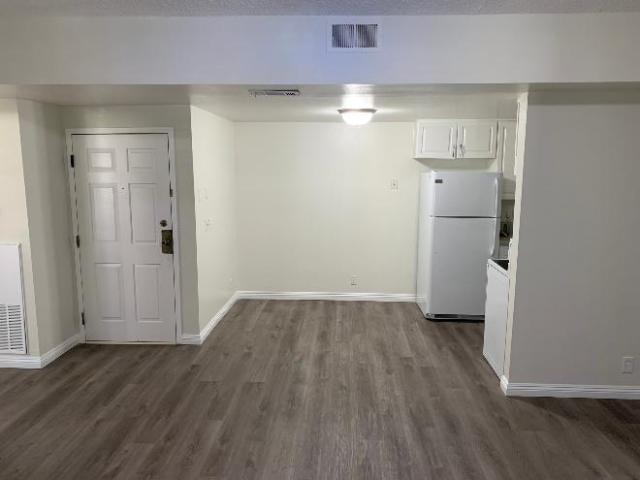 2 Br, 2 bath, Condo 1939 Beloit Avenue