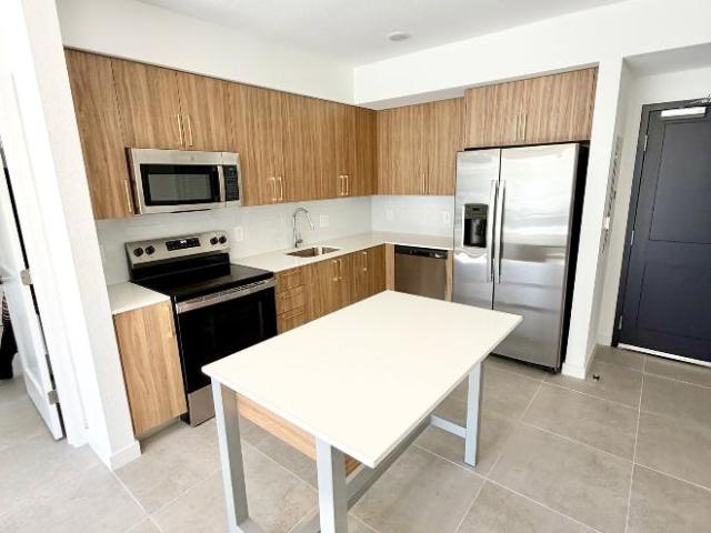 2 Br, 2 bath, Condo 1940 Van Buren Street