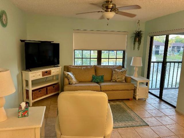 2 Br, 2 bath, Condo 19505 Quesada Ave