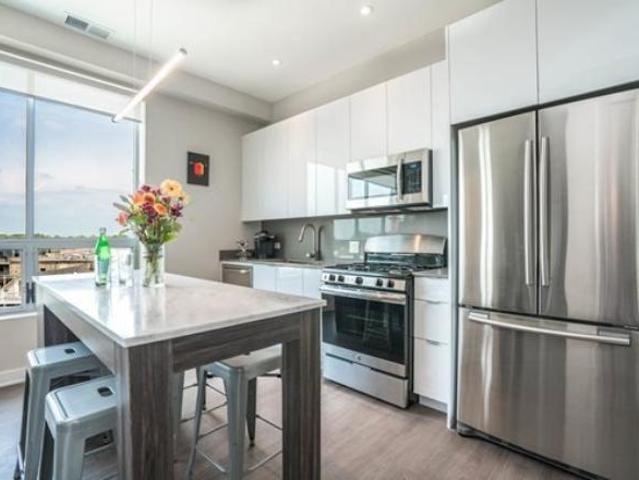 2 Br, 2 bath, Condo 1965 N Campbell Ave